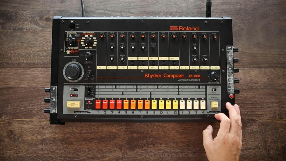 A Influência da Música Mainstream e a 808 Drum Machine na Saúde Mental ...